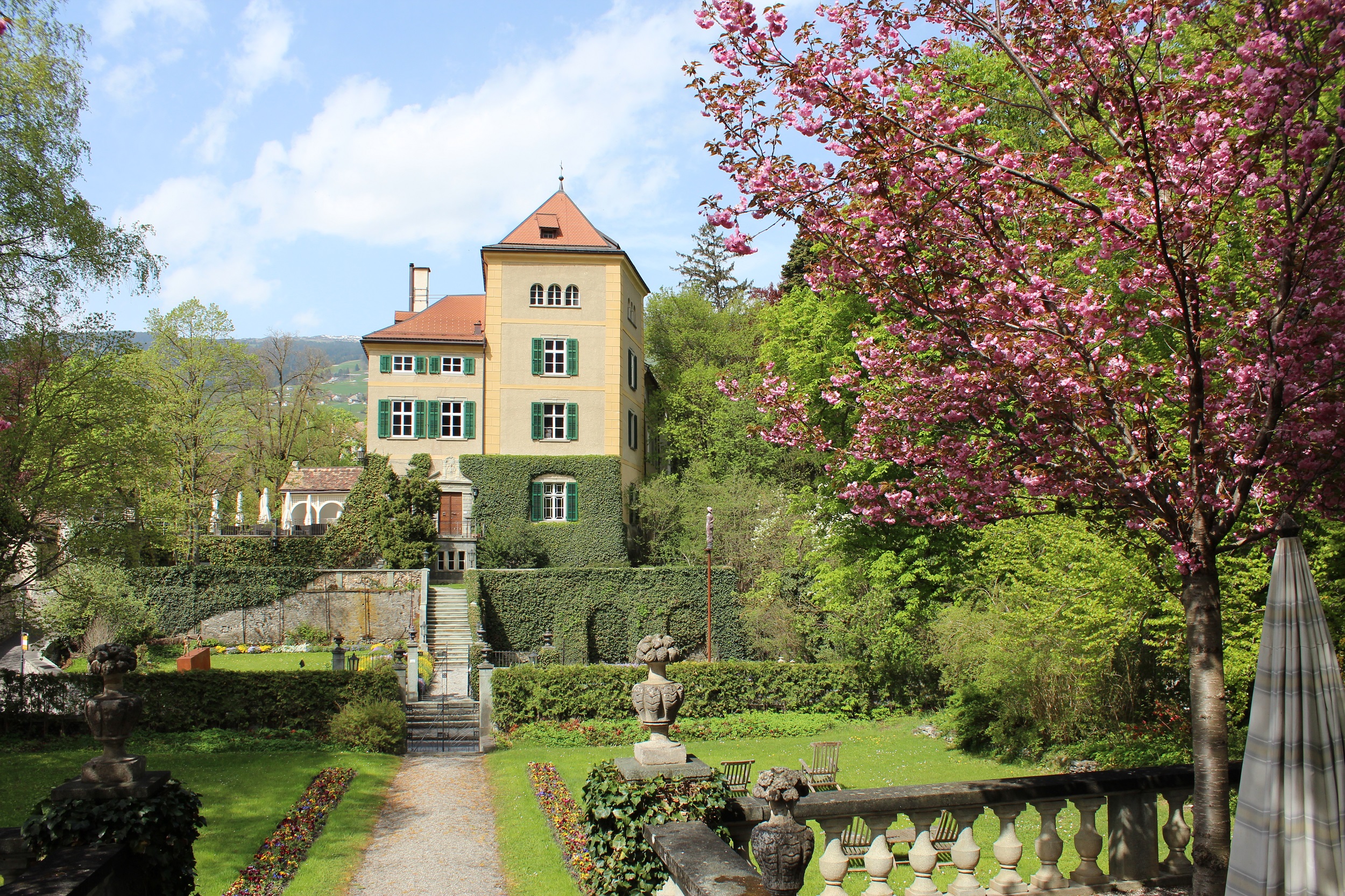 Die Caminada Group und The Living Circle erwerben das Schloss ...