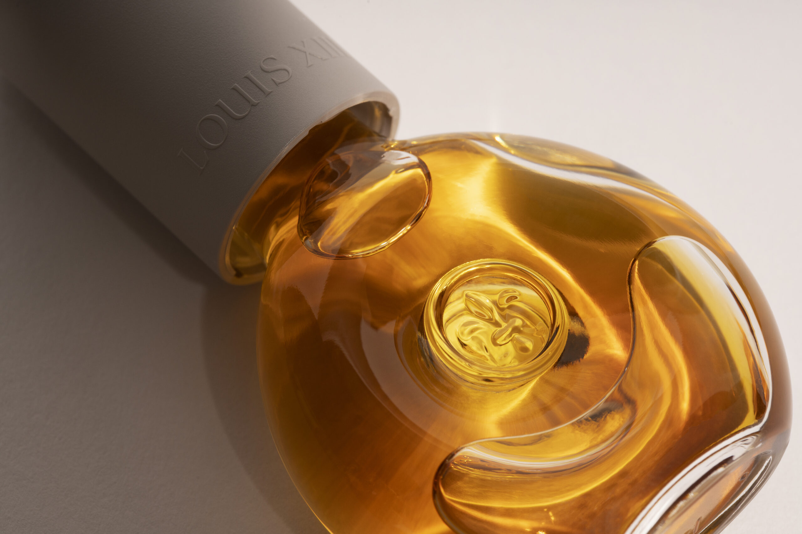 LOUIS XIII präsentiert THE DROP: Ein ikonischer Cognac im Mini-Format ...